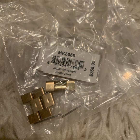 Michael Kors | Accessories | Michael Kors Midsized Chrono Gold Watch ...